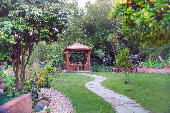 Urban Romantic Retreat Paradise In Garden & Trees - Oakland, CA