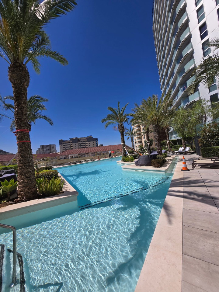 "Brand New 1br Pool & Jacuzzi On Site Parking" - Gibraltar