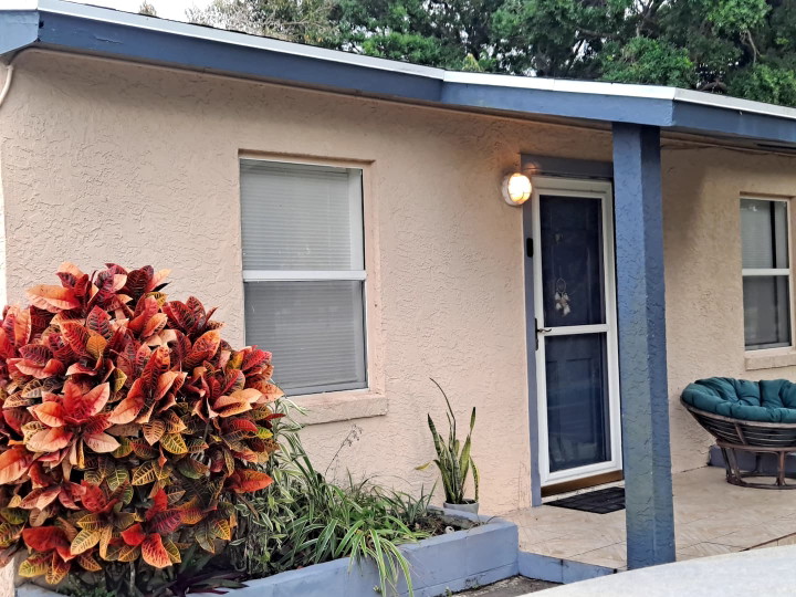 The Blue Canary House 1bd, 1bth, Beach 7mi Away - Fort Pierce, FL