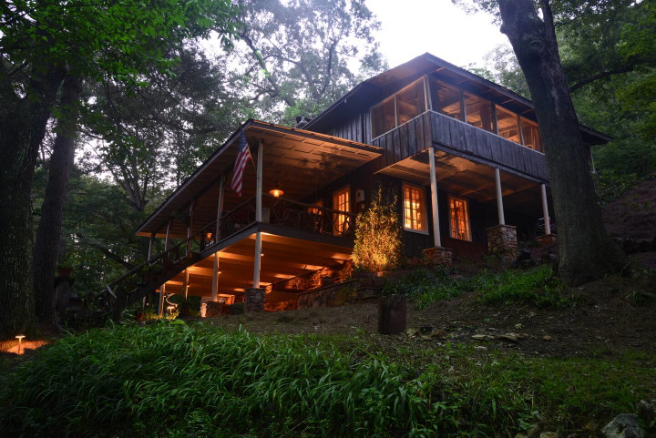 Wiley Mountain Lodge - A Tree House In The Woods - Clayton, GA
