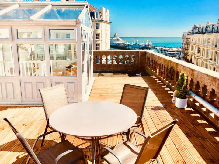 The Beach Roof Garden - 義本