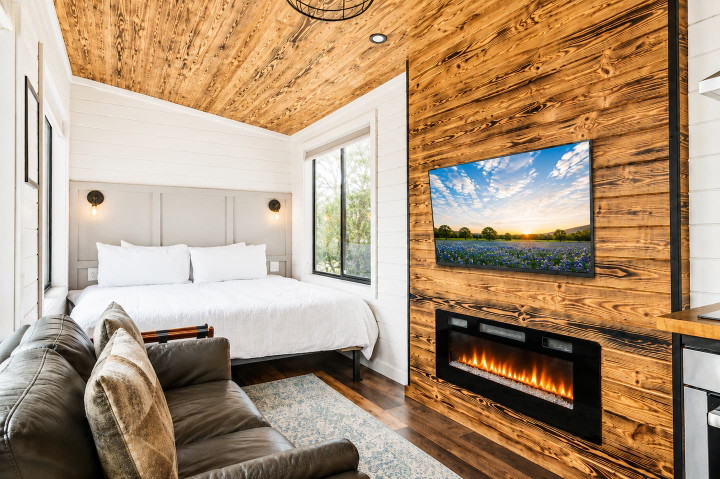 Waylon | Cozy Cabin, W/ Hot Tub & Fire Place - Fredericksburg, TX