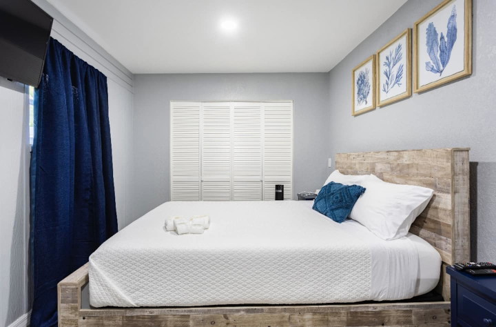 Sovereing Guesthouse  1 Mile To Tampa Zoo - Tampa, FL