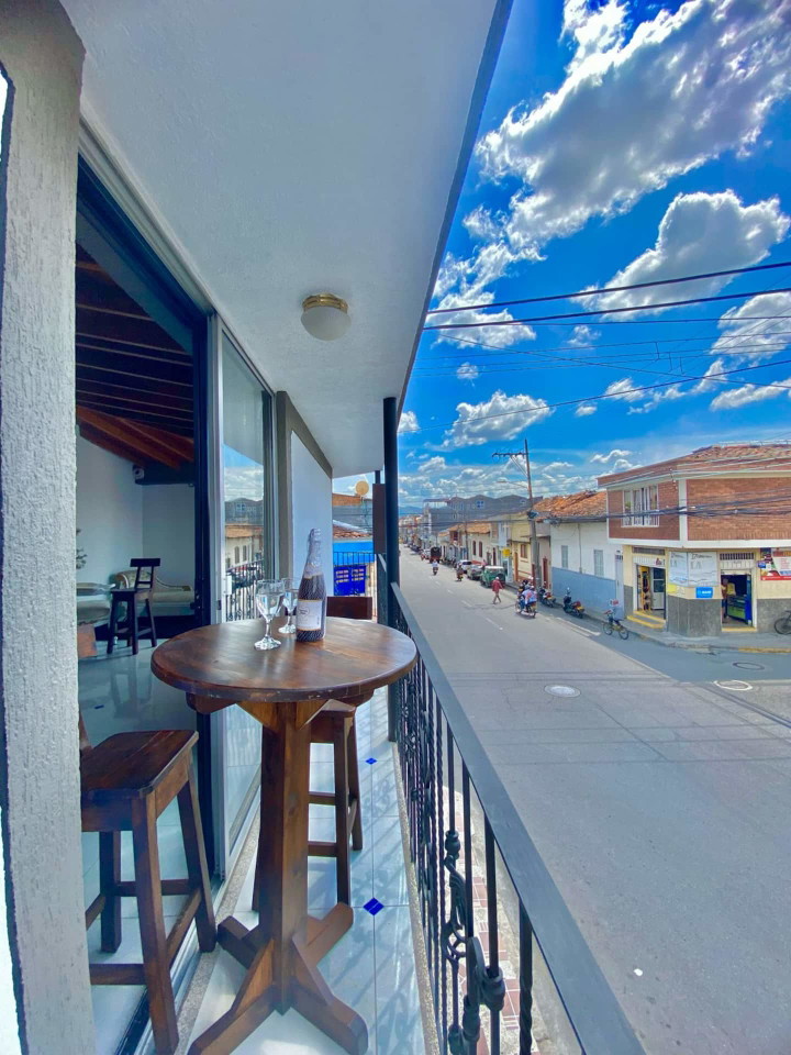 Centrally Located Apartment With Air Conditioning - Cartago - Colombia