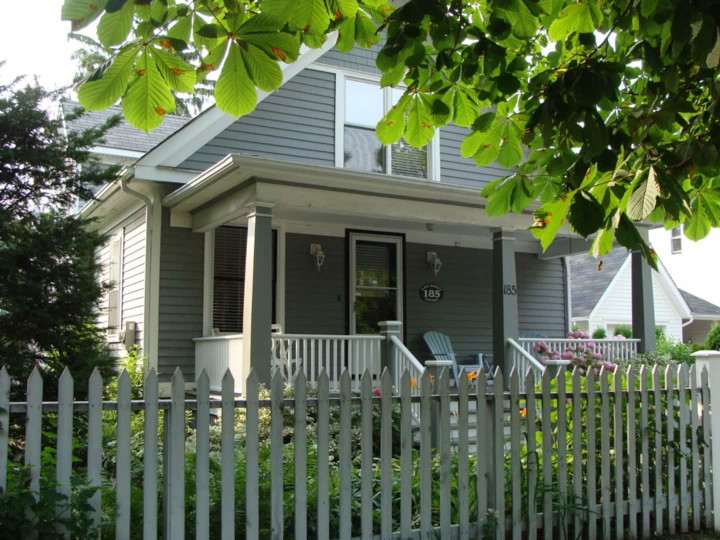 Cottage De Gate Street Avec Grand Porche - Niagara-on-the-Lake