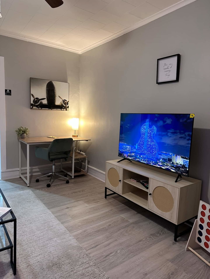 Modern Comfy 2 Bdrm Apt / 2 Min Walk To Lightrail - Bayonne, NJ