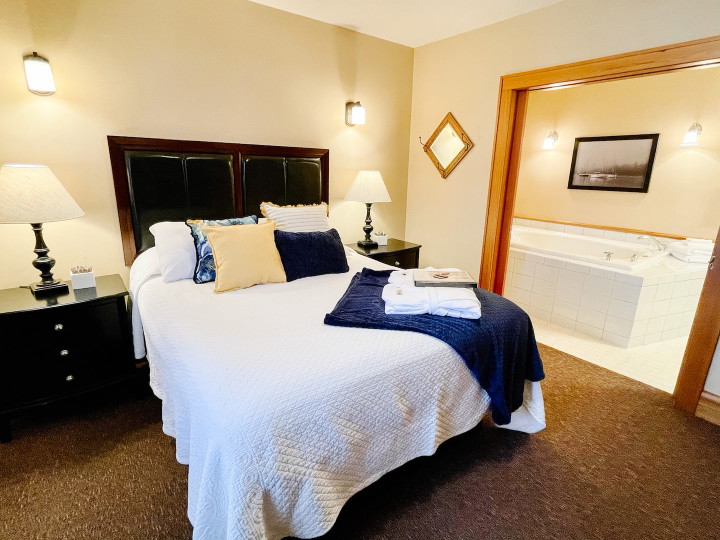 Michigan Suite @ The Bayfield Guest House - Bayfield, WI
