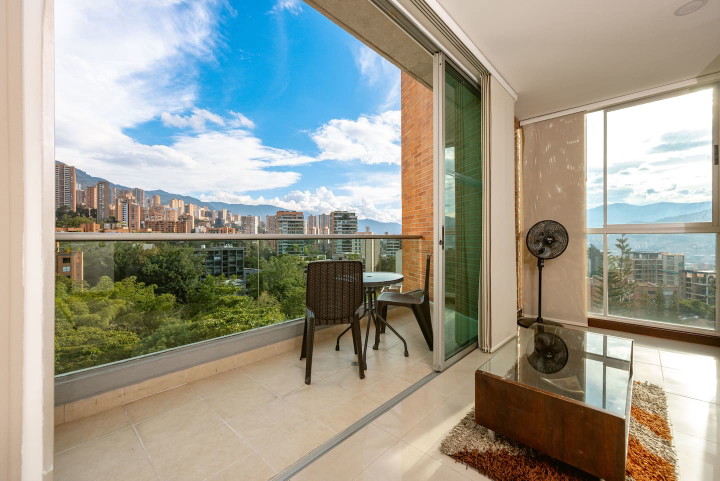Mountain View, Near Lleras Park, Balconies, 2bdr - Medellín