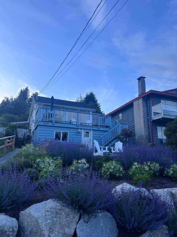 Cozy Cottage Suite With Ocean & Mountain Views - Gibsons