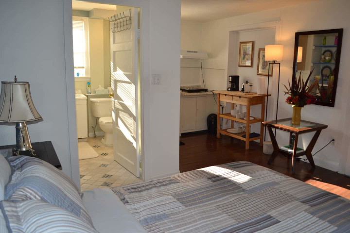 Private Entrance, Private Bathroom, Quiet Zone. - Stamford, CT
