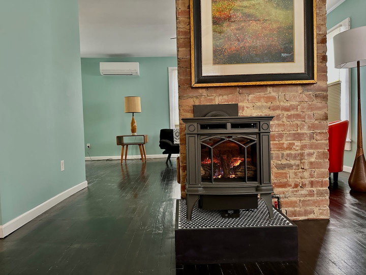 Mid-century Downtown Staunton Loft - Staunton, VA