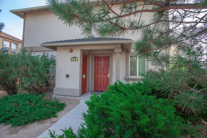 Charming Pet Friendly Downtown Sparks Apartment - Sparks, NV