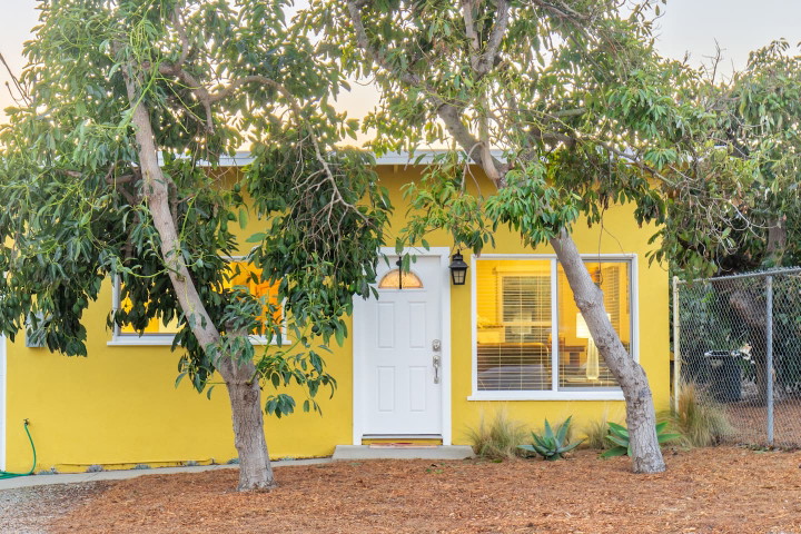 Peace And Privacy At Bungalow Among Avocado Trees - Camarillo, CA