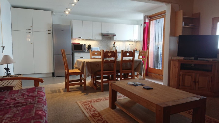 Fantastic Location, 3 Minutes Walk To Piste & Village - Sleeps 8, Wifi & Views! - La Plagne-Tarentaise
