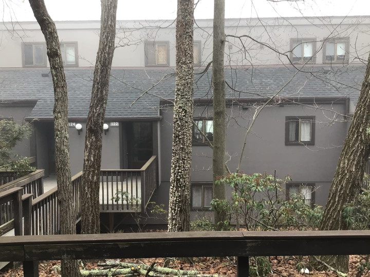 Bear Lair Retreat At Camelback Mountain In Poconos - Tannersville, PA