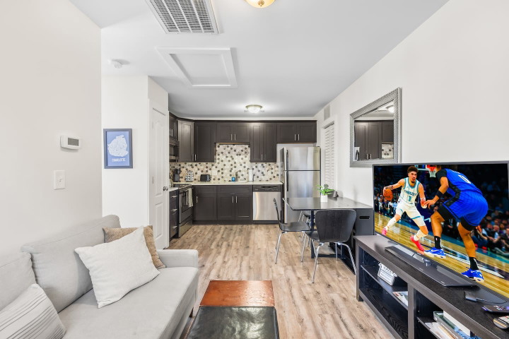 Modern Guest Suite 1 Mi To Uptown | Private Garage - Charlotte, NC