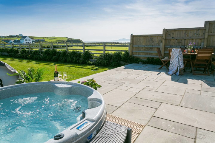 Cysgod Y Llanw- Hideaway With Private Beach Access - Anglesey
