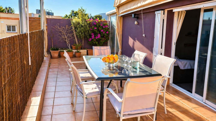 Dúplex Con Terraza Cerca De La Playa - Castelldefels