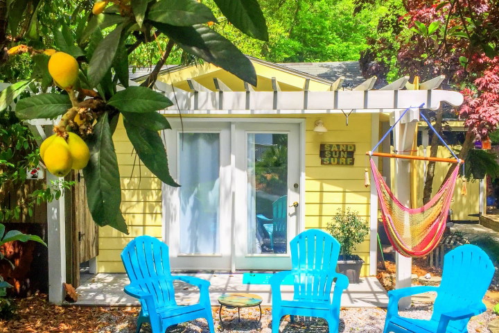 Romantic Beach Style Cottage Close To Everything! - Charleston, SC