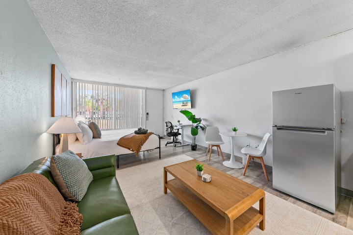 King Studio Getaway | 5 Minutes To Dt And Jax U - Jacksonville, FL