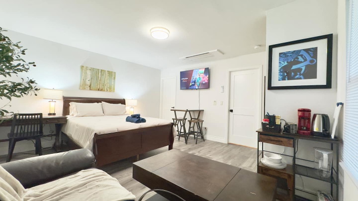 Quiet Elegant Suite W/ Laundry And Modern Touches - San Jose, CA