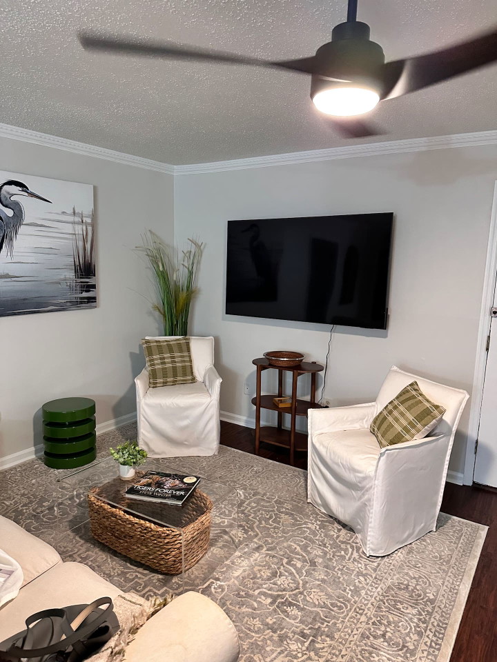 The Sideline Suite! Steps Away From The Stadium! - Auburn, AL