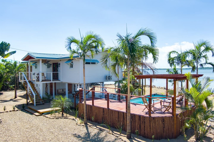 Luxurious Lagoon Home W/ Elegant Decor & Pool - Belize