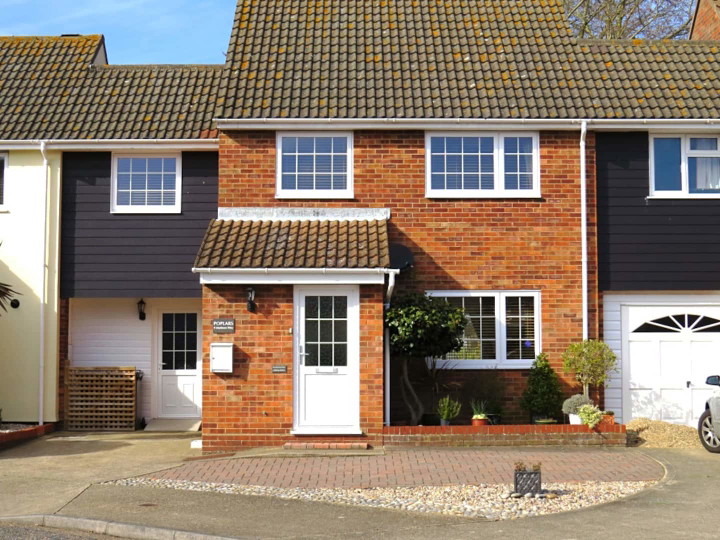 Poplars, 9 Mariners Way  - Sleeps 5 Guests  In 3 Bedrooms - Aldeburgh