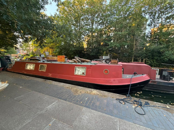 Spacious 45ft Narrowboat In E2 - Hertfordshire