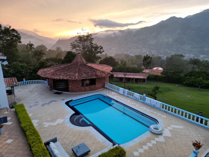 Mansión En Finca Con Todas Las Comodidades - Copacabana