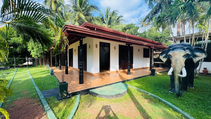 Villa Waterside 2  Private Poolside Getaway - Bentota