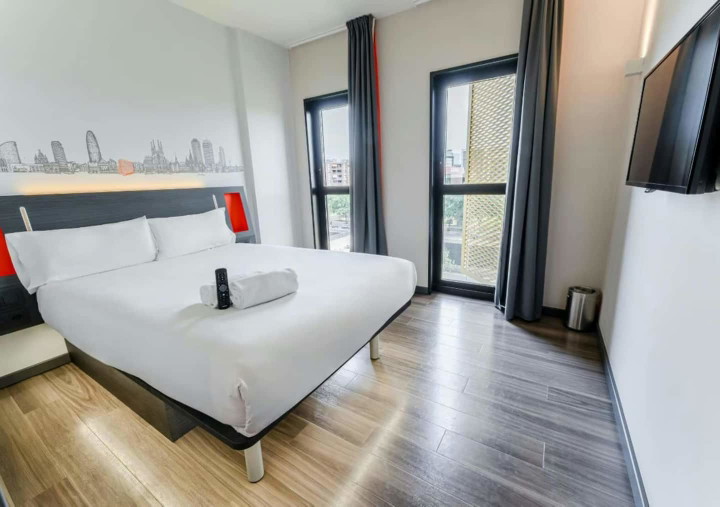 Easyhotel Barcelona Fira - Barcelona