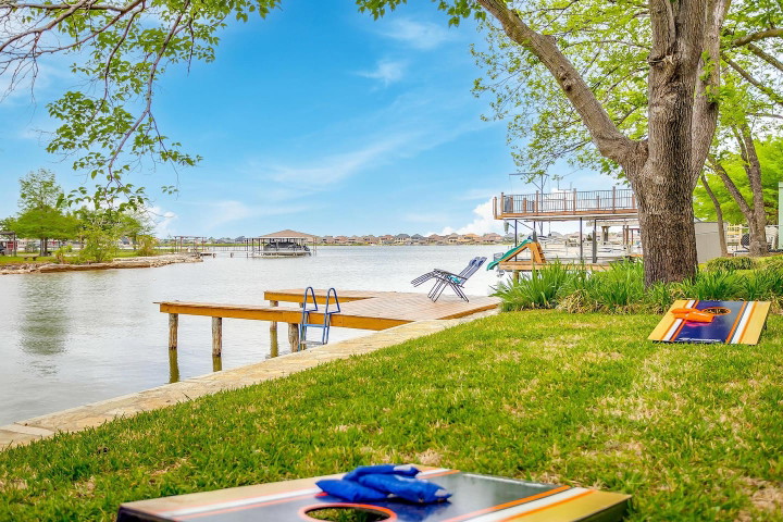 Perfect Lakefront Getaway W/boat Dock - Sleeps 4-6 - Granbury, TX