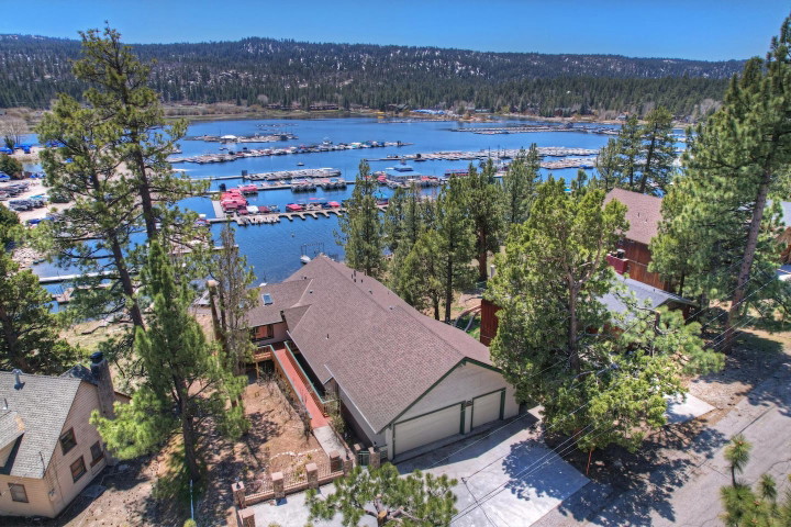 Lakefront! Gorgeous Views! Game Room! Hot Tub! - Big Bear Lake, CA