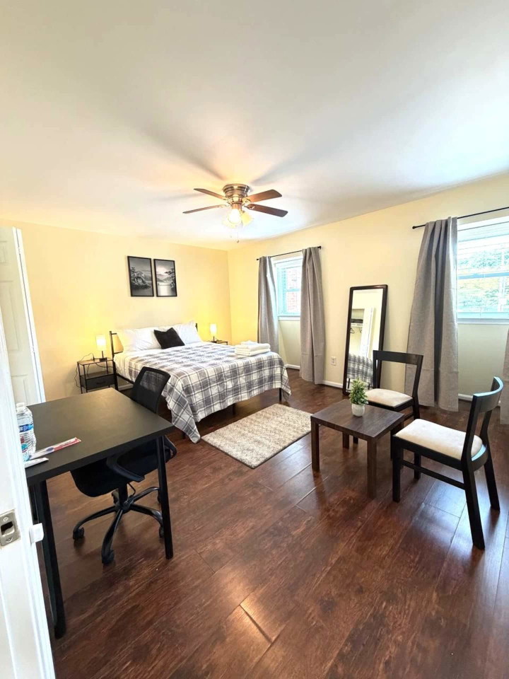 Private Queen Room | Bath Shared With 1 Guest - Woodbridge, VA