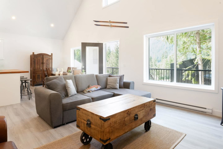 Stunning 5-bed Retreat In Sunshine Valley - 브리티시컬럼비아