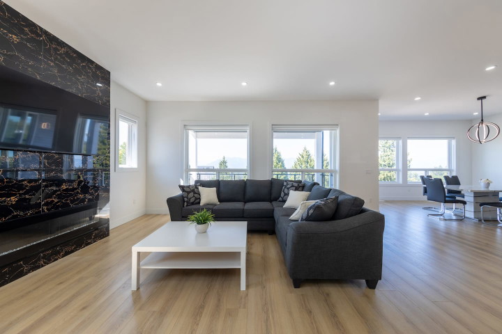 Elegant Main Suite Family Friendly With Terrace - Chilliwack
