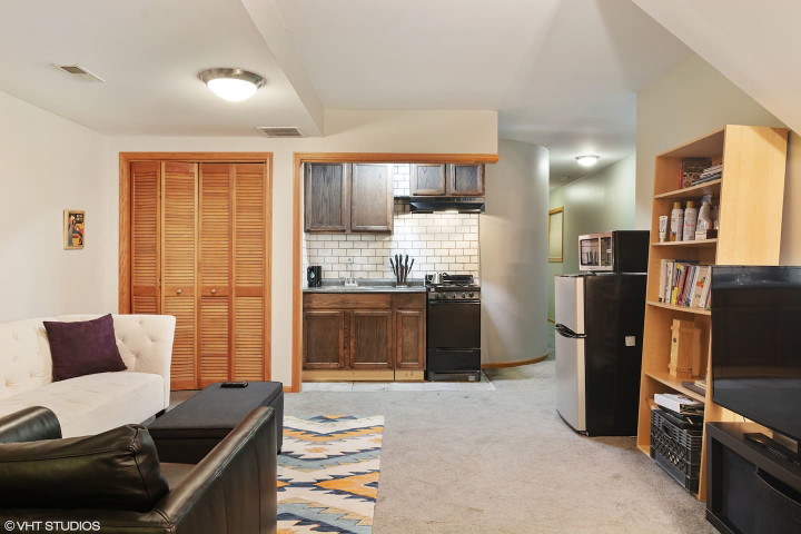 Quaint West Town Bedroom! - Chicago, IL