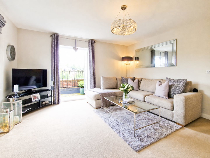 Stylish Park-view Apartment With Private Balcony - Basingstoke