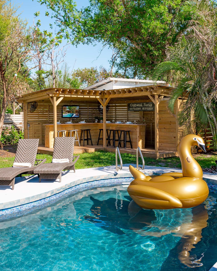 Private Pool With Outdoor Bar And Fenced Yard - Englewood, FL