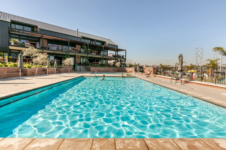 Family Resort Apt With Pool & Slide - Midrand
