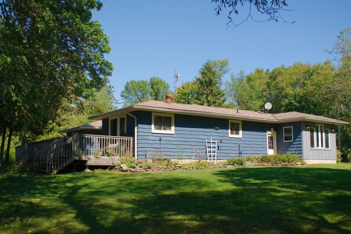 Seymour Point Lake House - Campbellford