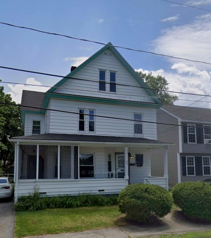 Cozy & Stylish Home W/ Porch + Parking - Nashua, NH