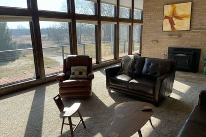 Beautiful Home In Town Acreage - Altoona, IA