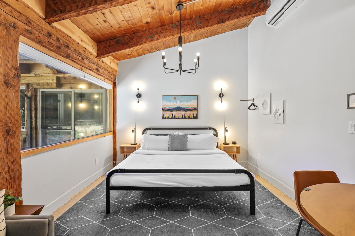 Basecamp Lodge | Cabin 3 - Mount Shasta, CA