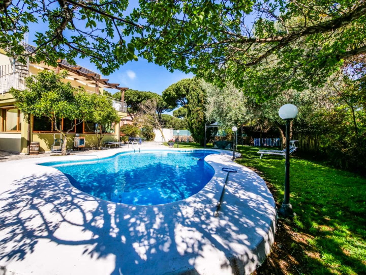 Villa With Private Pool - Ardea