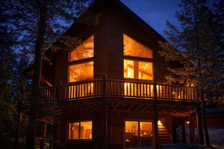 Mountain Pines Luxury Yellowstone Cabin + Hot Tub + Sleeps 15 + Garage + 2 Acres - Island Park, ID