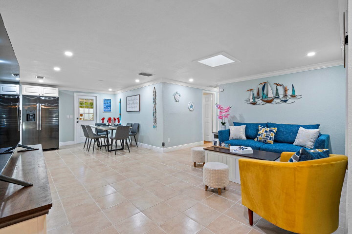 Sunny Escape In Pinellas Park - Pinellas Park, FL