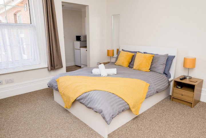 Stylish Studio Getaway: Parking & Wifi Included - Poole