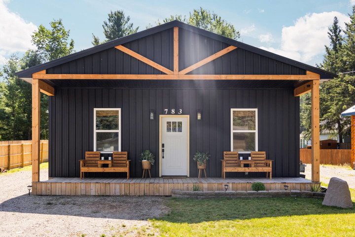 Otsego Lake Access Cabin| Fire Pit, Backyard & Bbq - Gaylord, MI